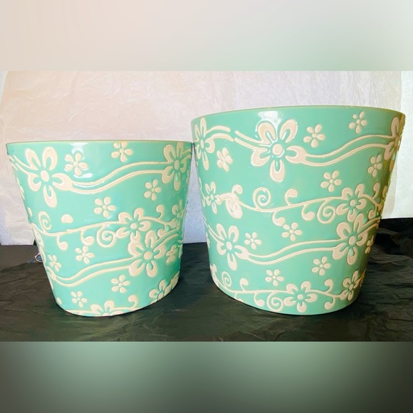 Unbranded | Accents | 2 Mint Green With Small Wildflower Design Pots ...